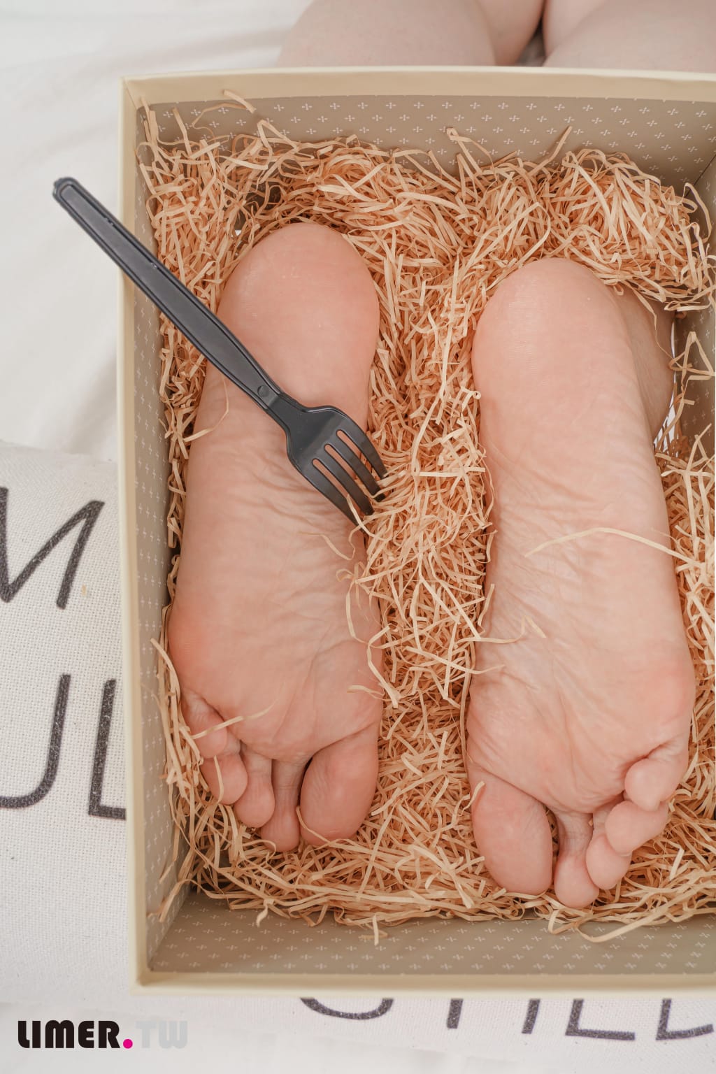 limerence资源中国足控网站新作足盒tickle之1BiBitk足盒激萌替生VS脚底挠脚心TK1V！在线看！-挠脚心阁